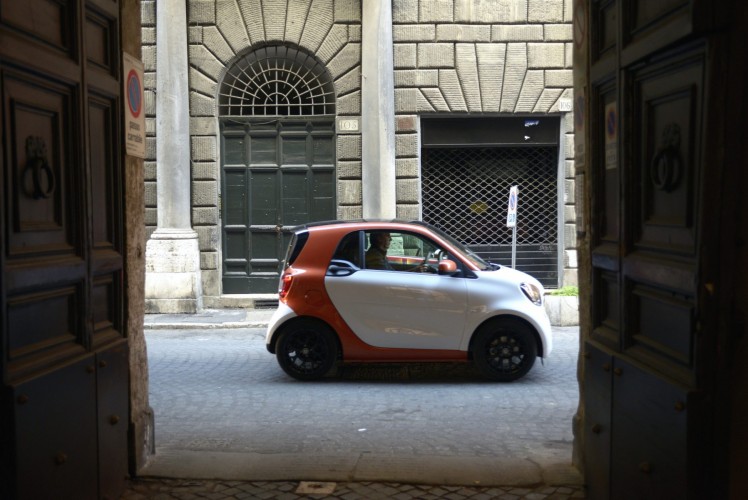 smart center Roma lancia 'smart for Rome' card