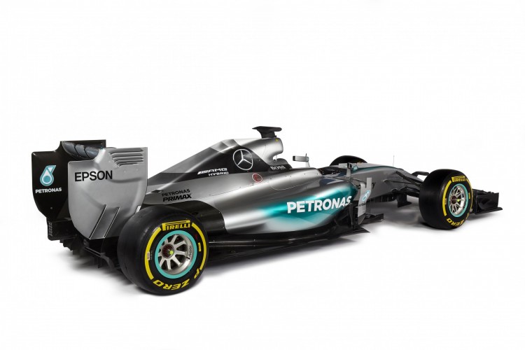 The new F1 W06 Silver Arrow: MERCEDES AMG PETRONAS Gets Back to Work