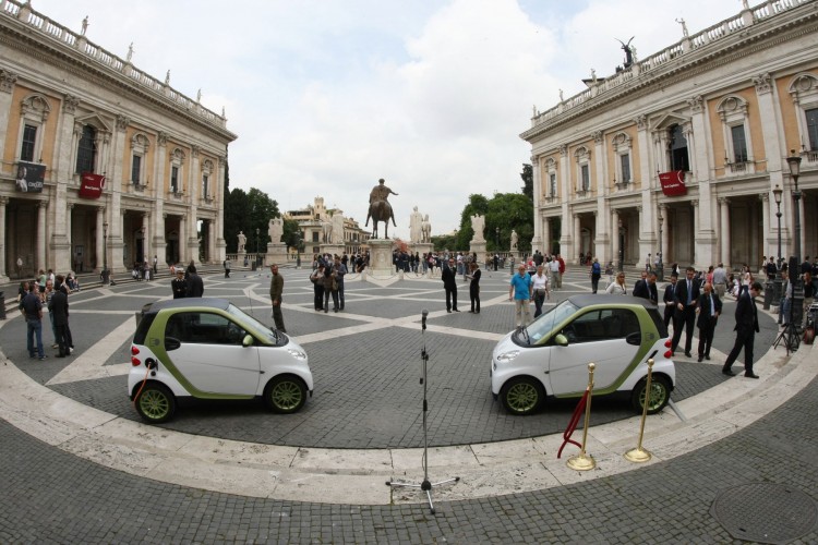 E-MOBILITY ITALY: LA PRIMA SMART ELETTRICA AL SINDACO DI ROMA, GIANNI ...