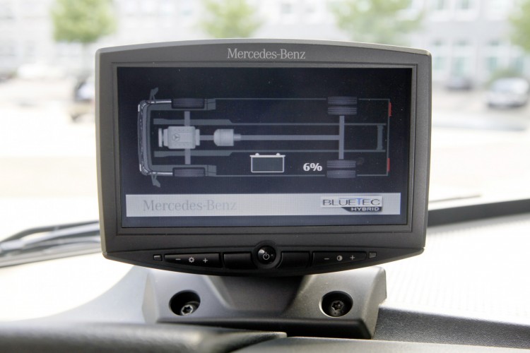 Dieci Mercedes-Benz Atego Hybrid consegnati a Deutsche Post DHL