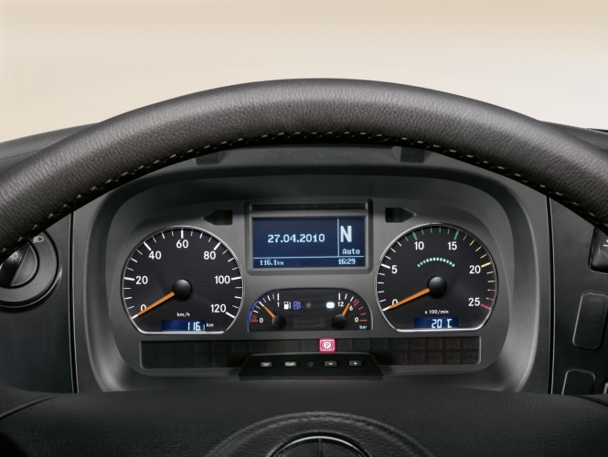 Dieci Mercedes-Benz Atego Hybrid consegnati a Deutsche Post DHL