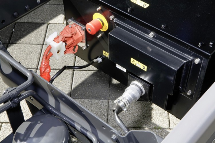 Dieci Mercedes-Benz Atego Hybrid consegnati a Deutsche Post DHL