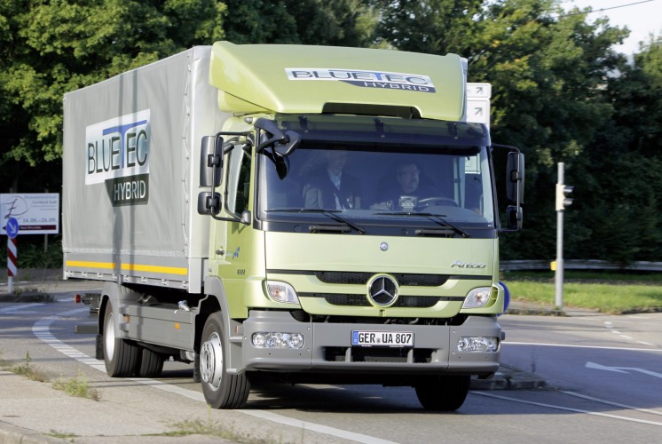 Dieci Mercedes-Benz Atego Hybrid consegnati a Deutsche Post DHL