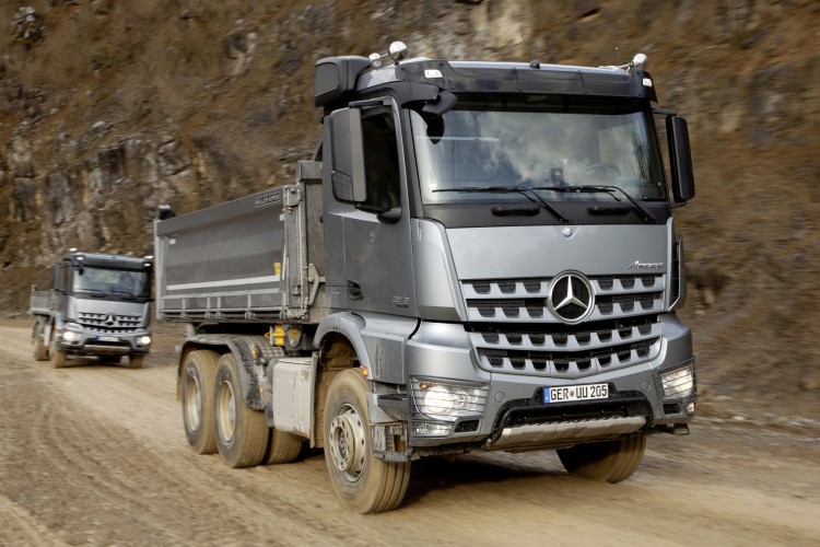 Test drive nuovo Mercedes-Benz Arocs - Impressioni di guida nel suo ...