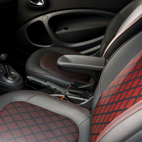 Nuove smart fortwo pureblack e EQ fortwo pureblack