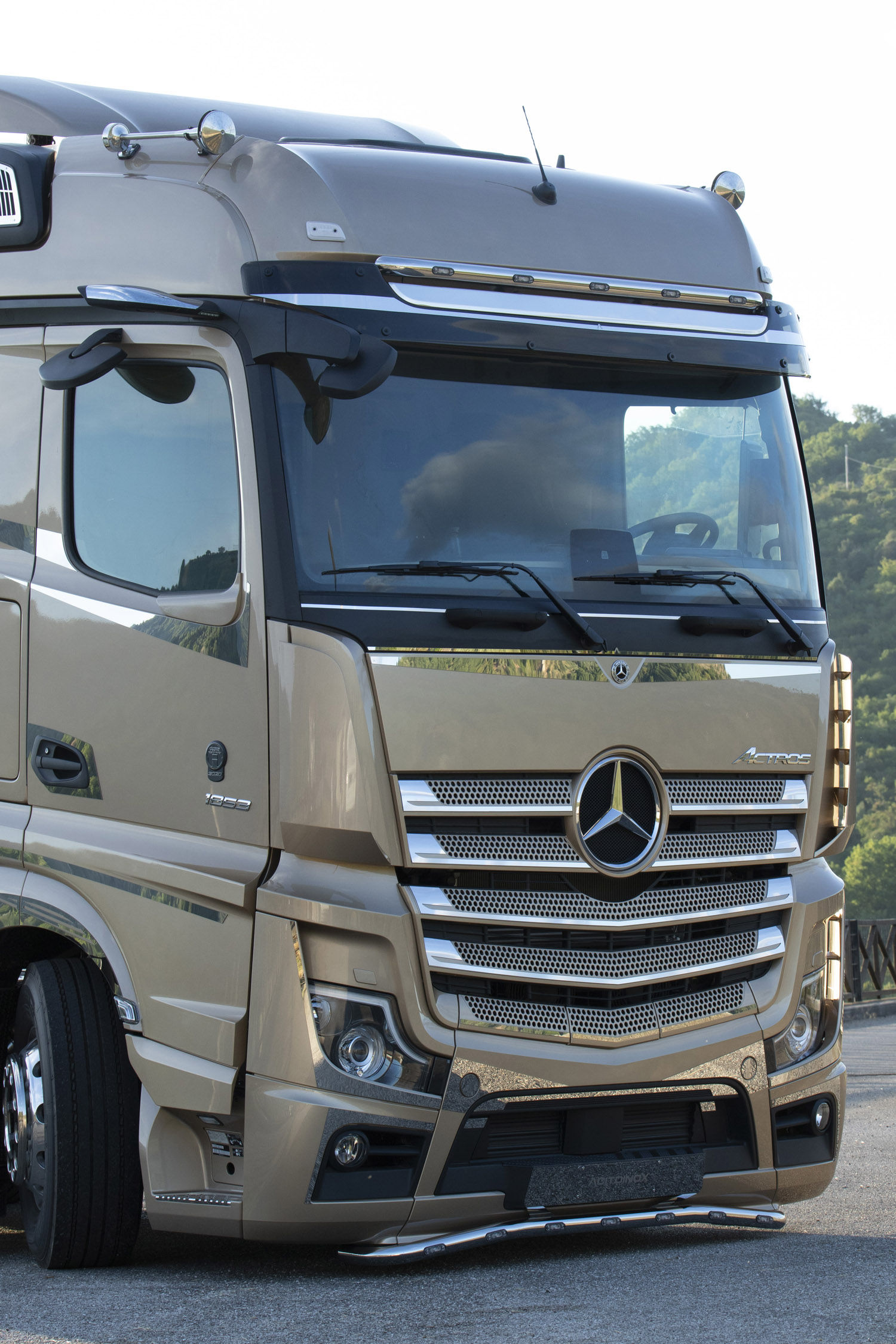 Mercedes-Benz Actros Iconic Edition: un nuovo trend- setter di eleganza ...