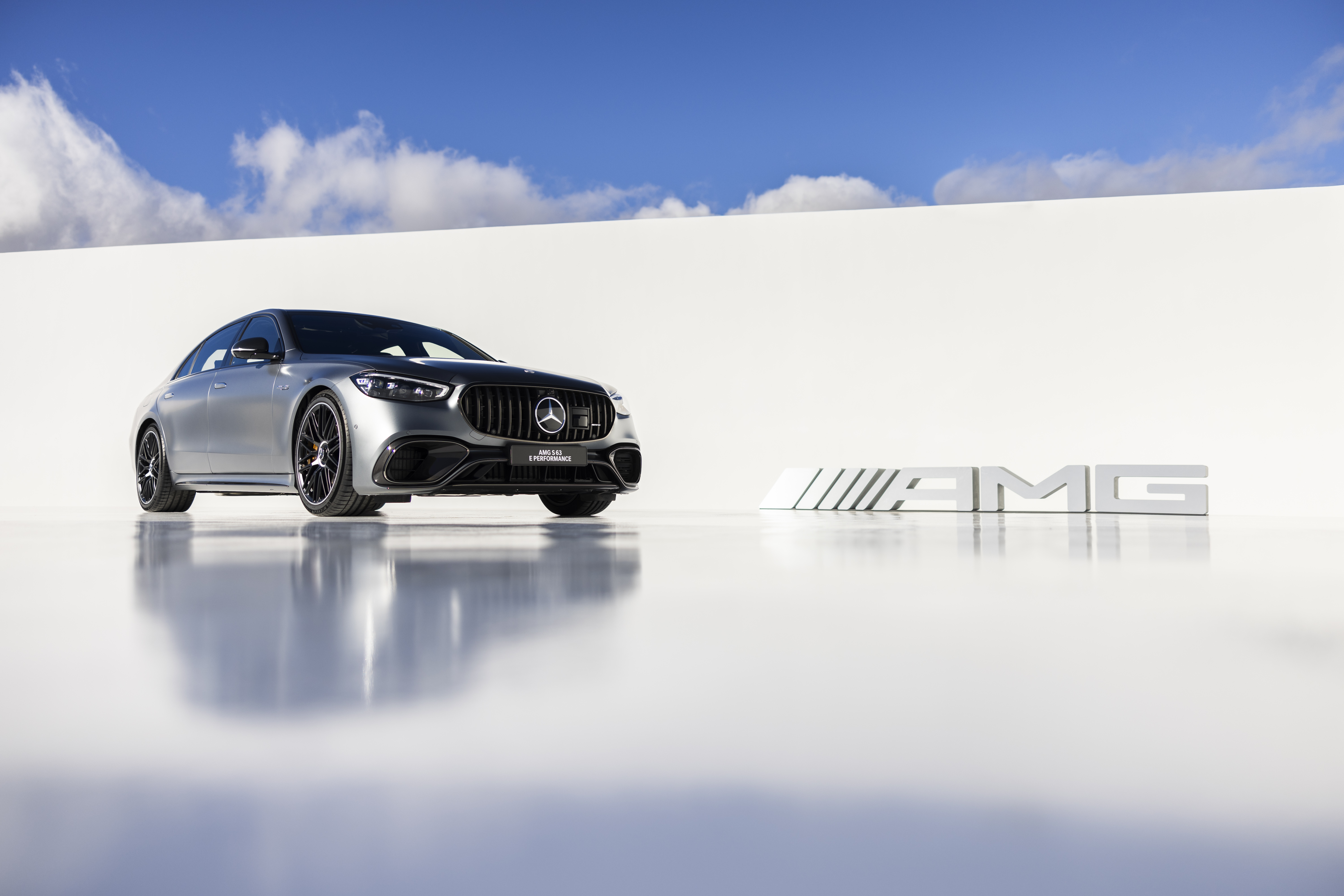 La nuova Classe S firmata Mercedes-AMG: sintesi perfetta di comfort e ...