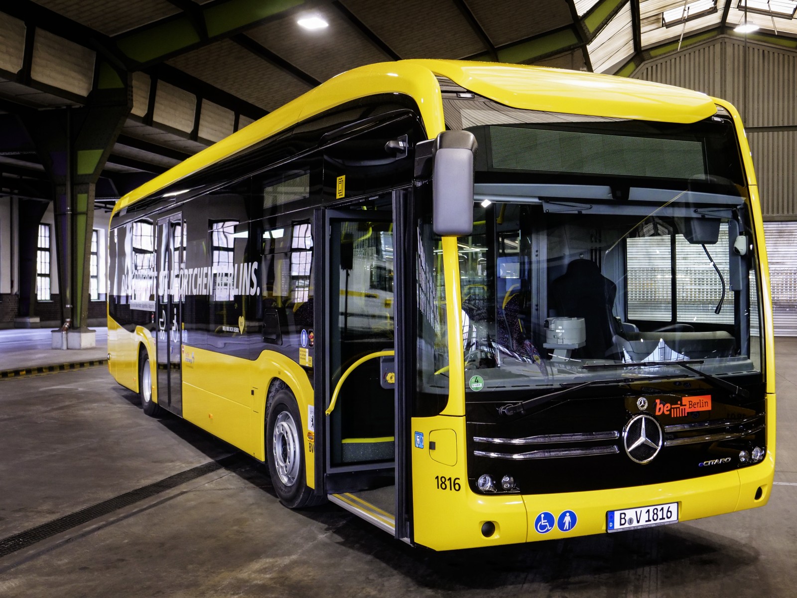 le premier de 15 autobus 100 % électriques eCitaro Mercedes Benz livré ...