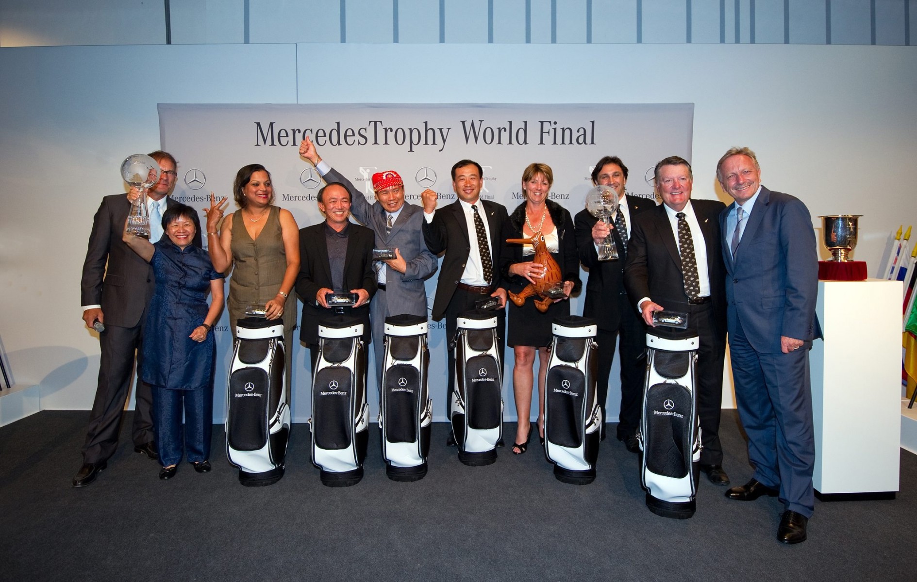 Le MercedesTrophy récompense ses champions, en présence d'Adam Scott ...