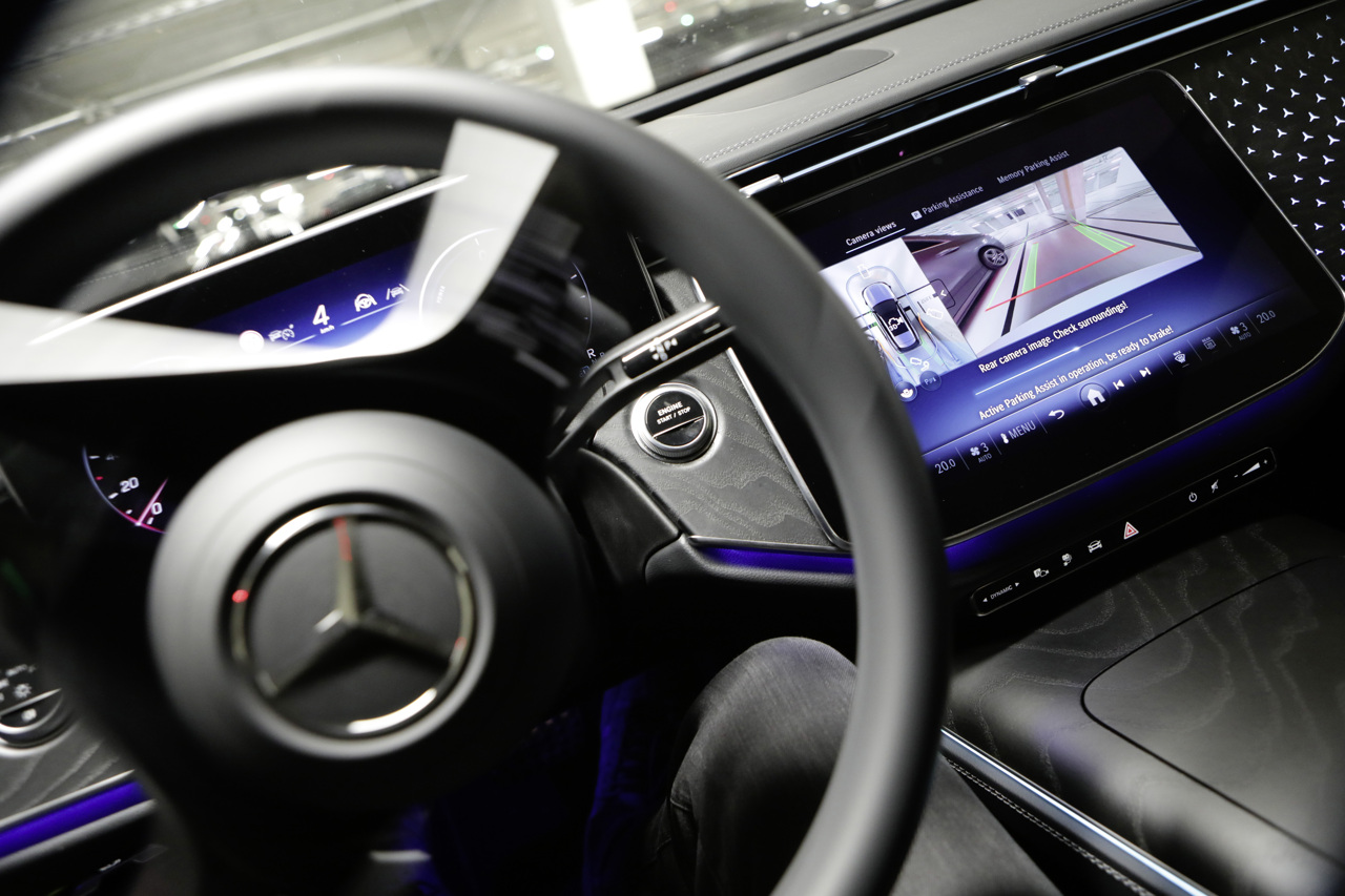 Mercedes-Benz améliore le stationnement automatique