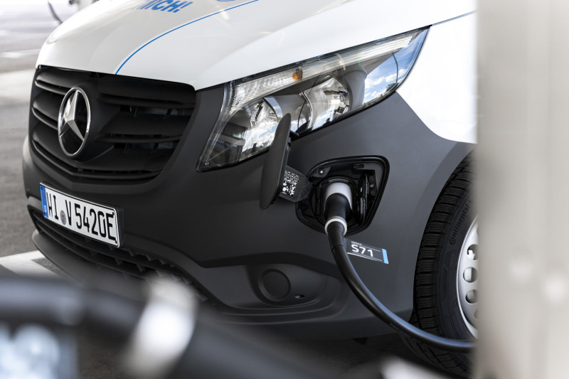 Mercedes-Benz fête les 30 ans du Vito : le partenaire compact des ...