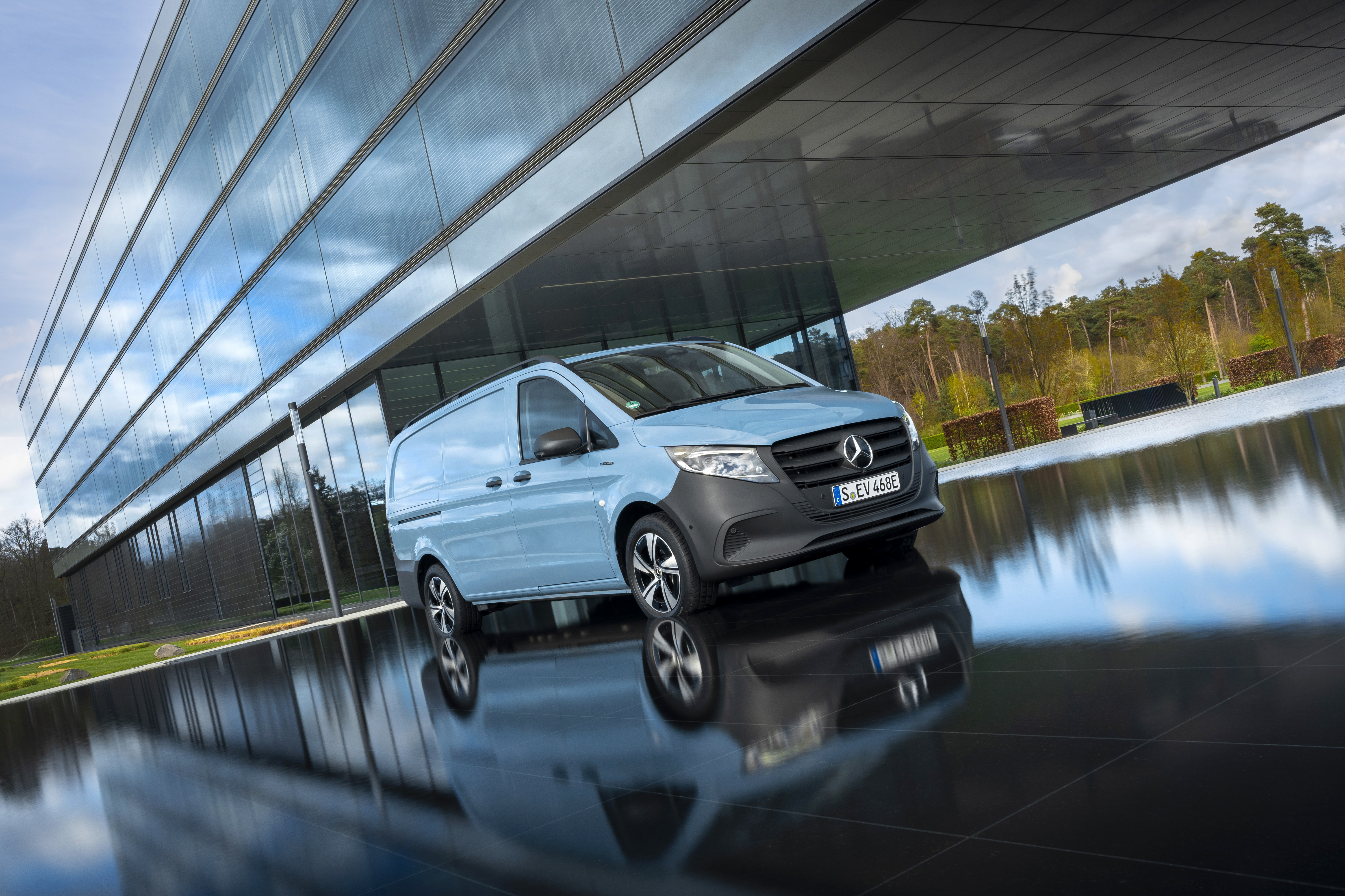 Jusqu’à 474 km d’autonomie: l’eVito fourgon désormais disponible en ...