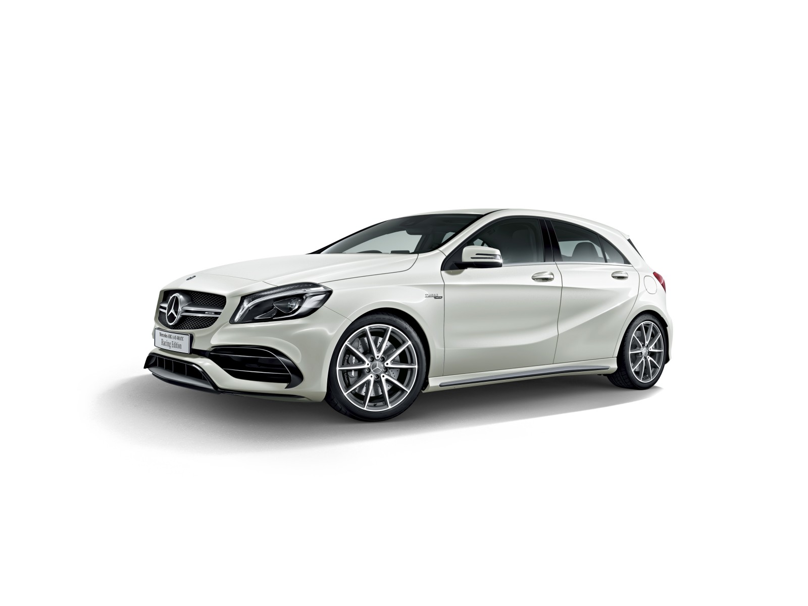 メルセデスAMG A 45 4MATIC Racing Editionを発表