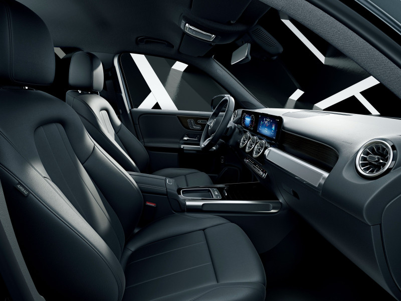 「GLB 180 Edition Black Stars（BSG搭載モデル）」および 「GLB 200 d 4MATIC