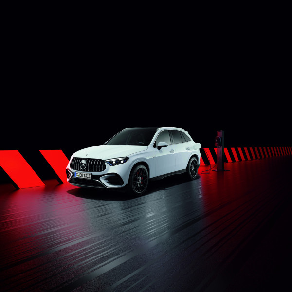 メルセデスAMG GLC 63 S E PERFORMANCEを発売