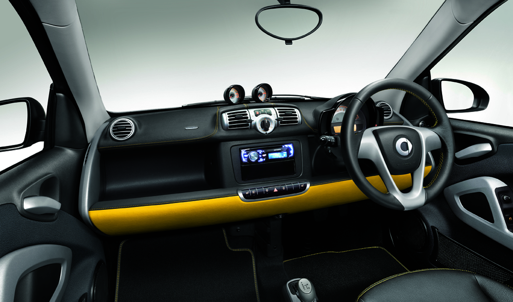 「smart fortwo coupé mhd edition cityflame」を限定発売