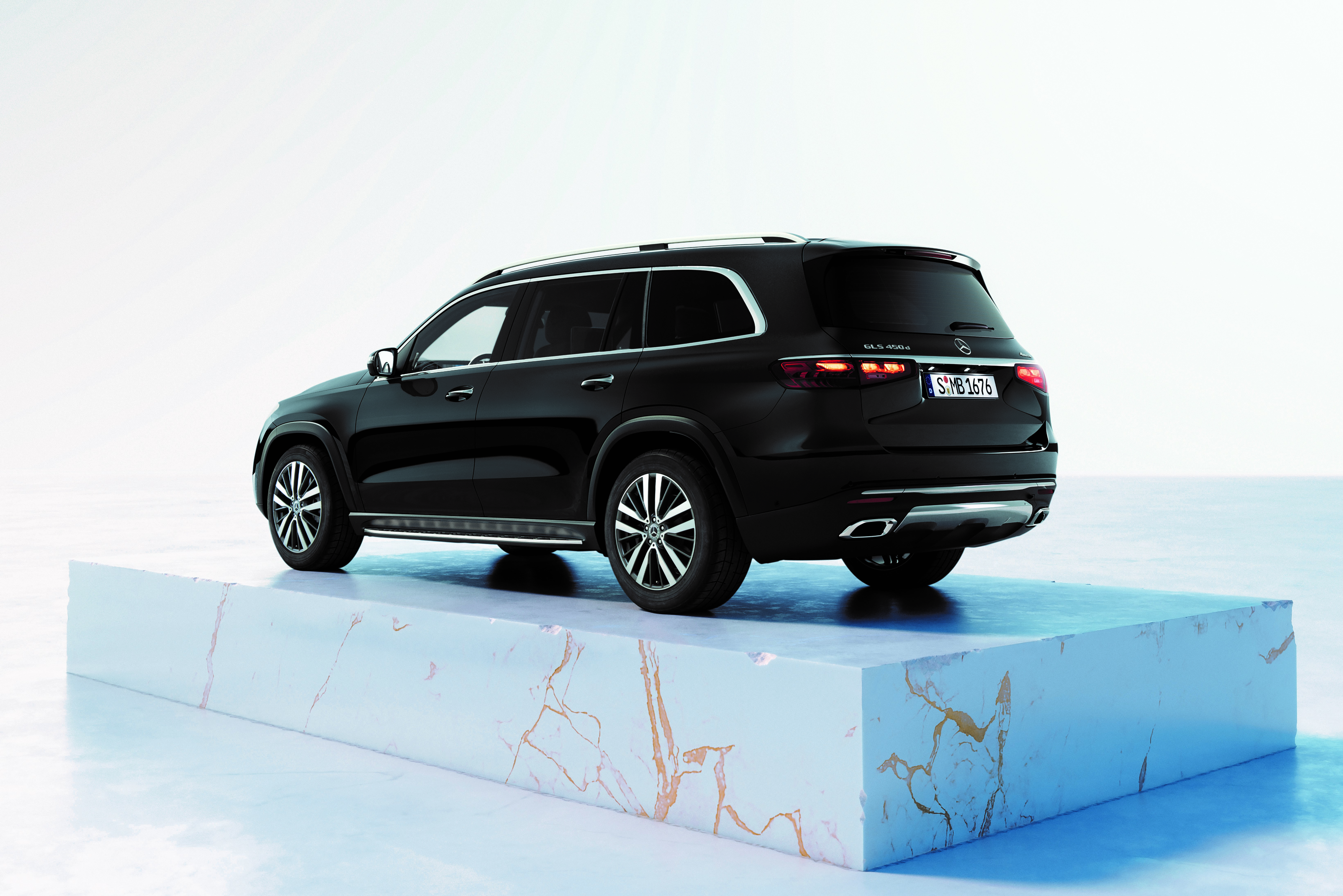 新型「GLS」および「メルセデス・マイバッハGLS」を発売