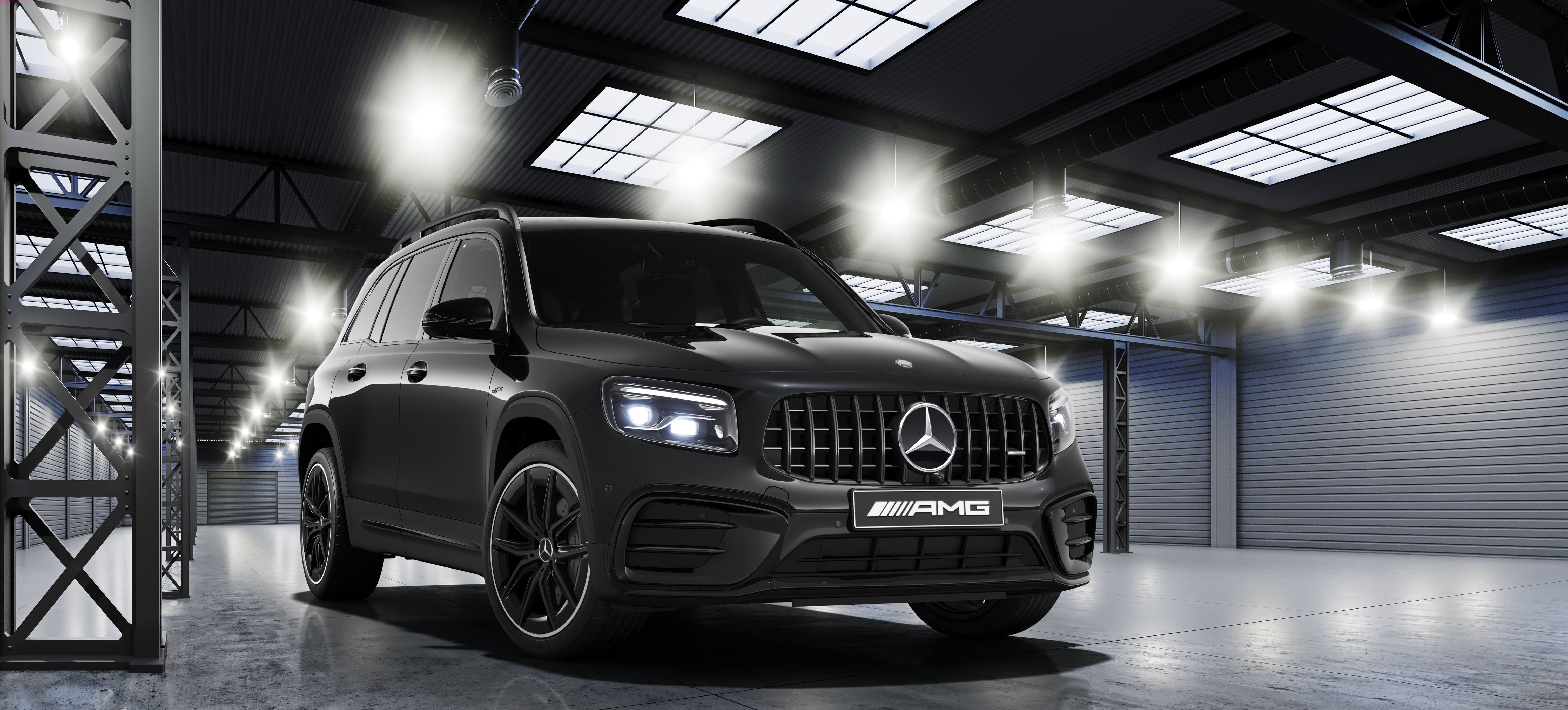 「Mercedes-AMG GLB 35 4MATIC Black Masterpiece」を限定発売