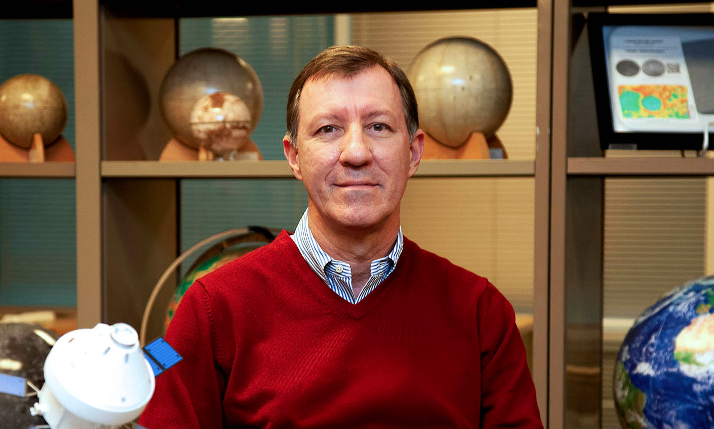 Dr. David Kring Awarded Prestigious Harvard Radcliffe Fellowship