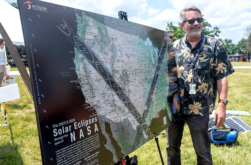 USRA’s Ernest Wright Awarded NASA’s Exceptional Public Achievement Award