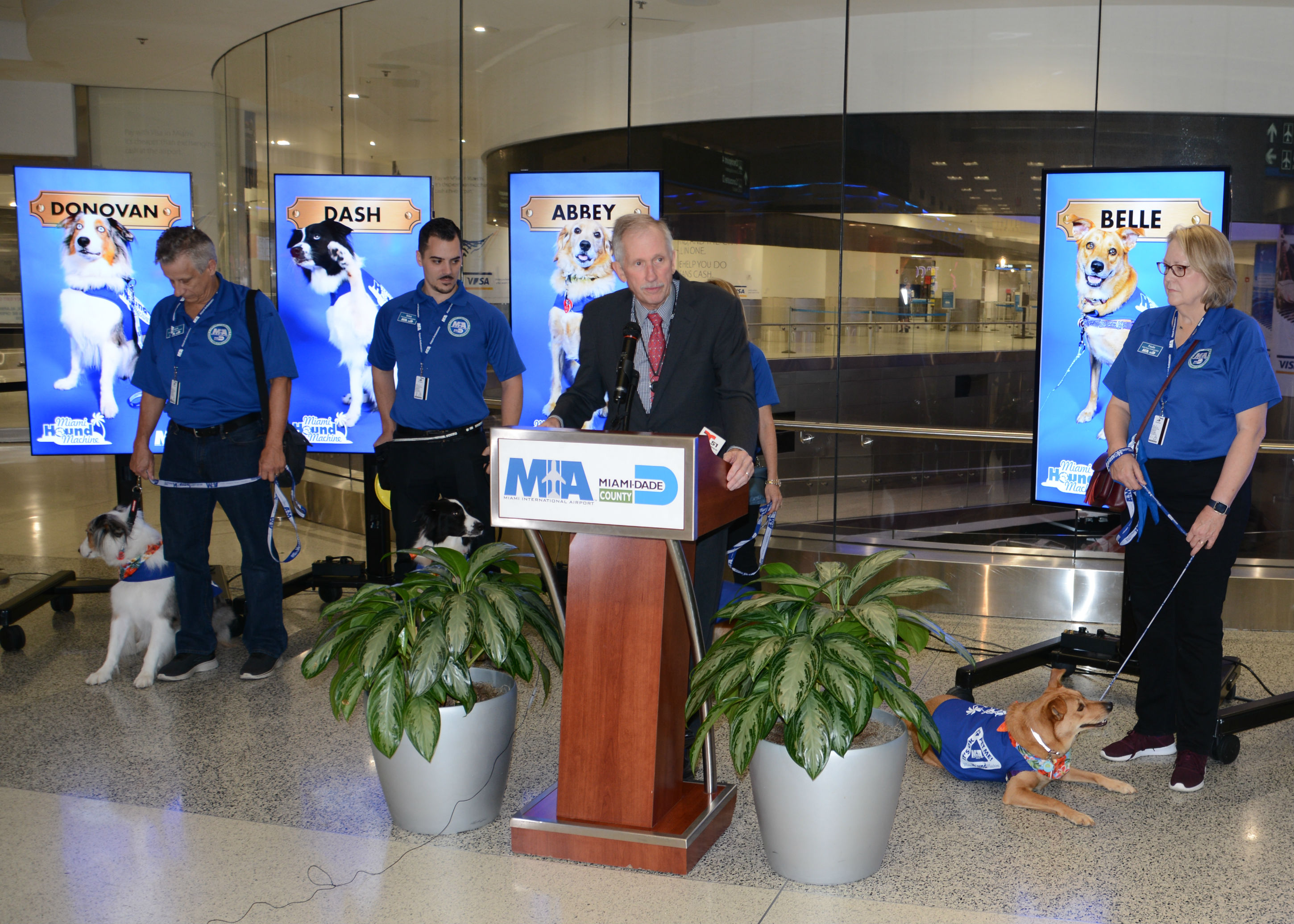 MIA’s new therapy dogs get travelers in the rhythm to fly
