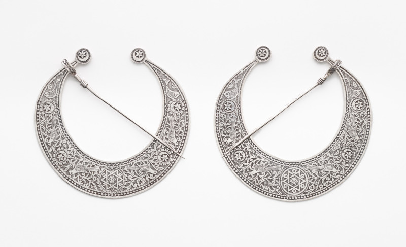 Head to Toe: African and Asian Wearables from the Ira and Myrna Brind ...