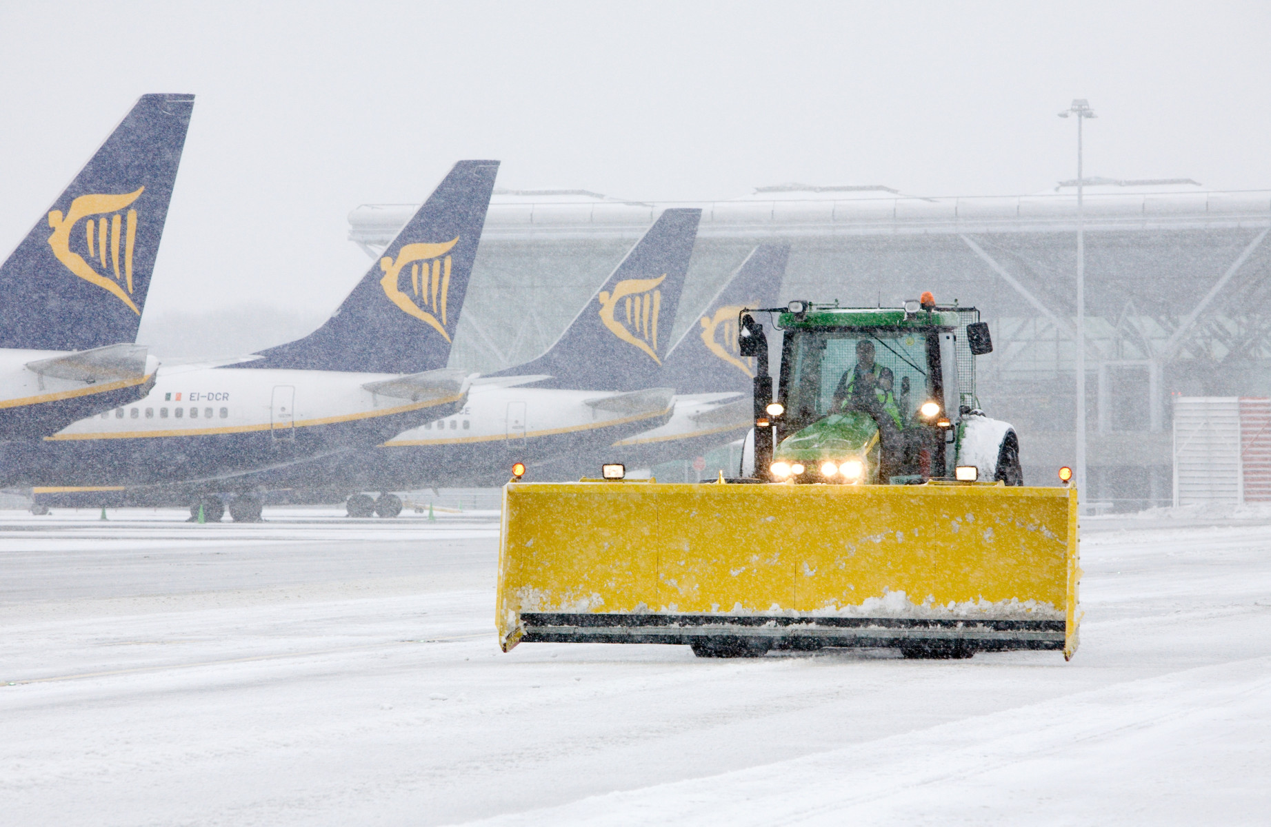 Blog: Winter is coming! How the airport prepares for snow and ice