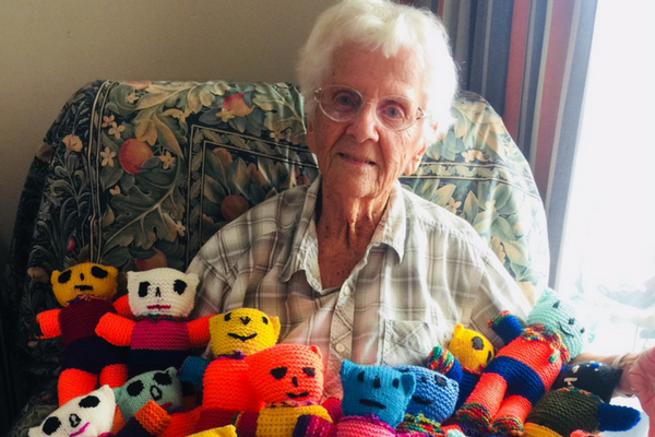88yo Bupa Pottsville Beach resident knitting for sick kids and cancer ...