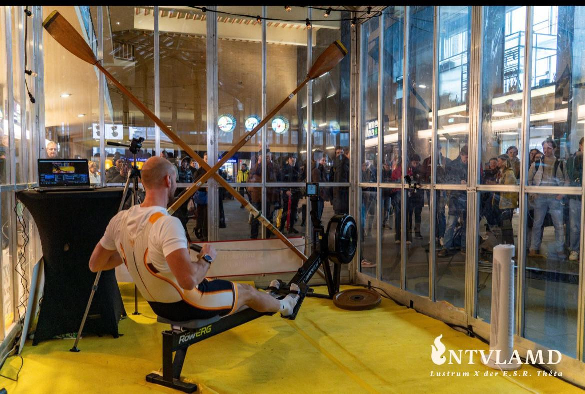 Studenten roeien voor wereldrecord op station