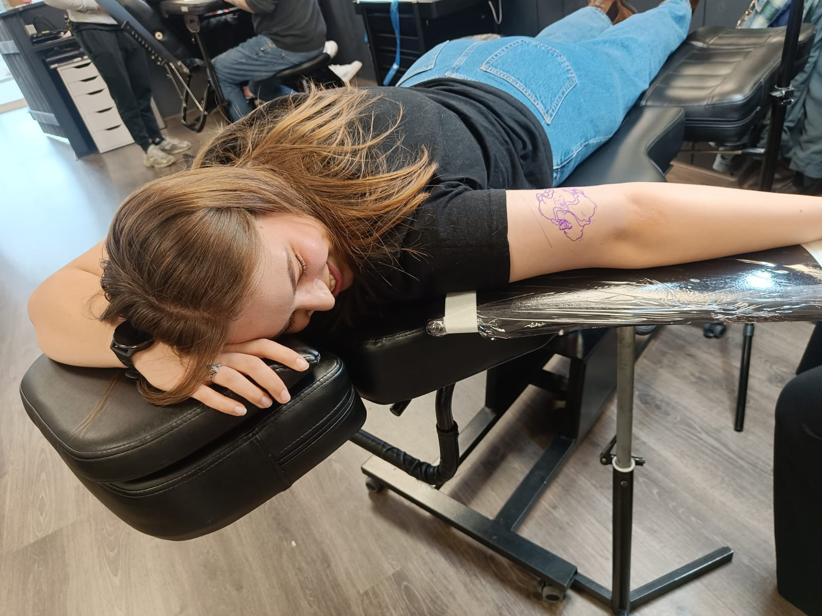 Studenten zetten gratis tattoo na workshop: ‘Heel bijzonder’