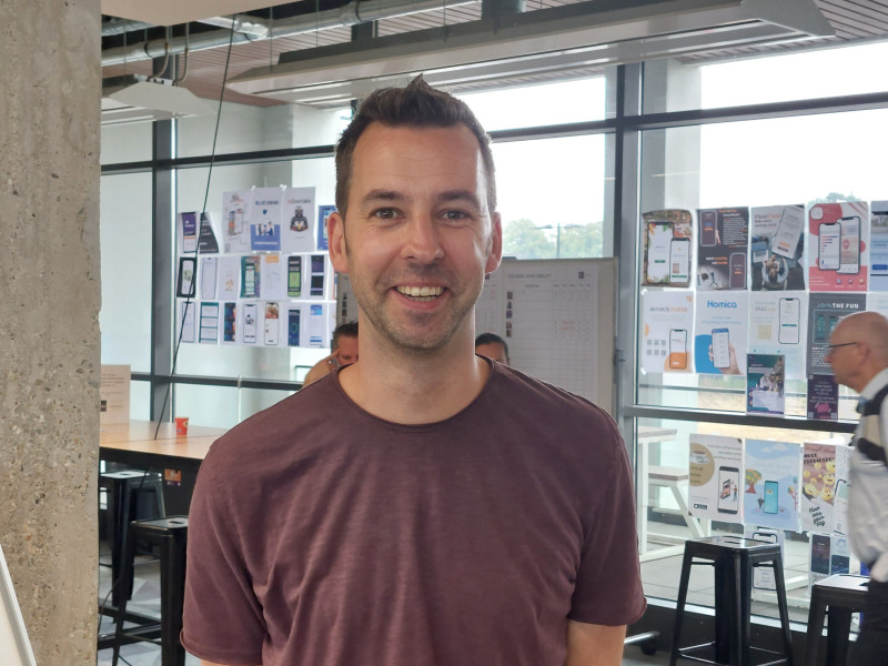 Burgemeester neemt kijkje bij verrassende innovaties van studenten ICT