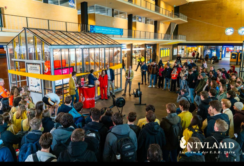 Studenten roeien voor wereldrecord op station