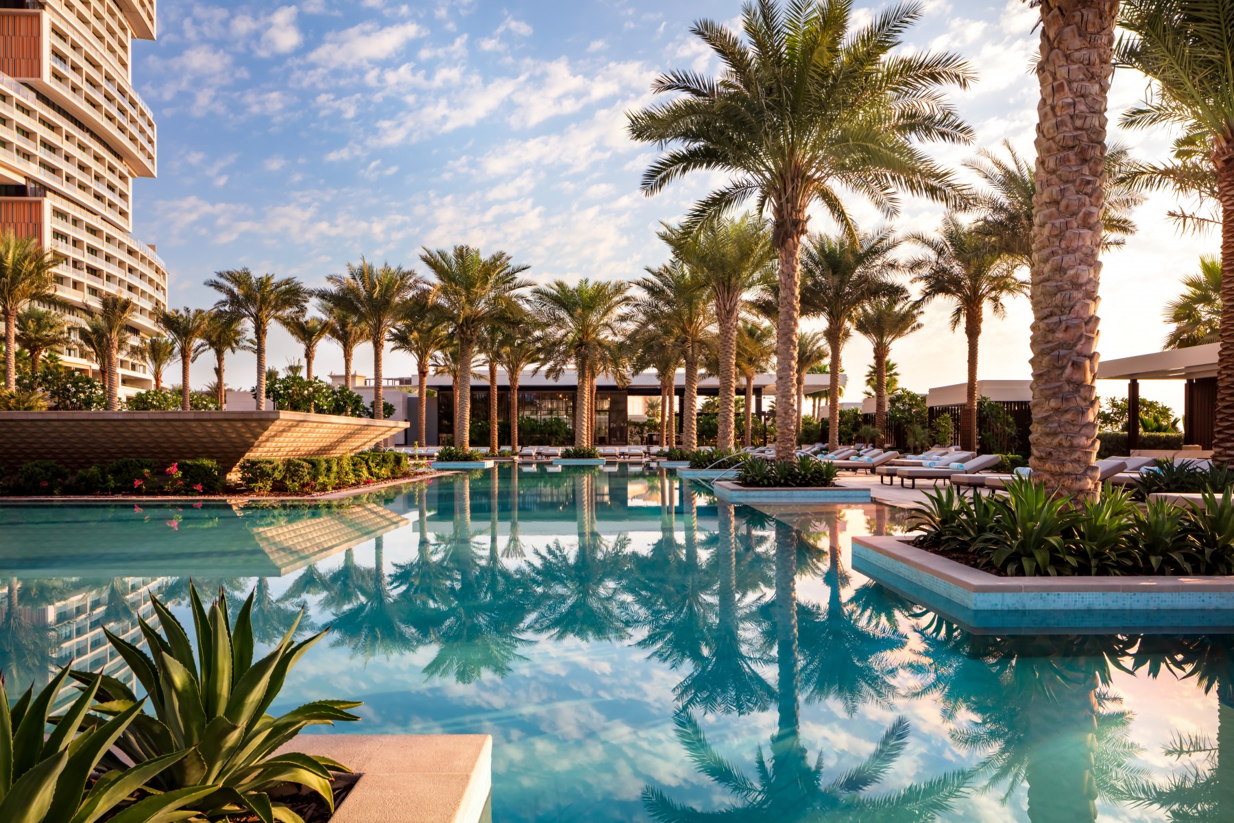 Dubai’s Newest Pool And Beach Club, Nobu By The Beach At Atlantis The ...