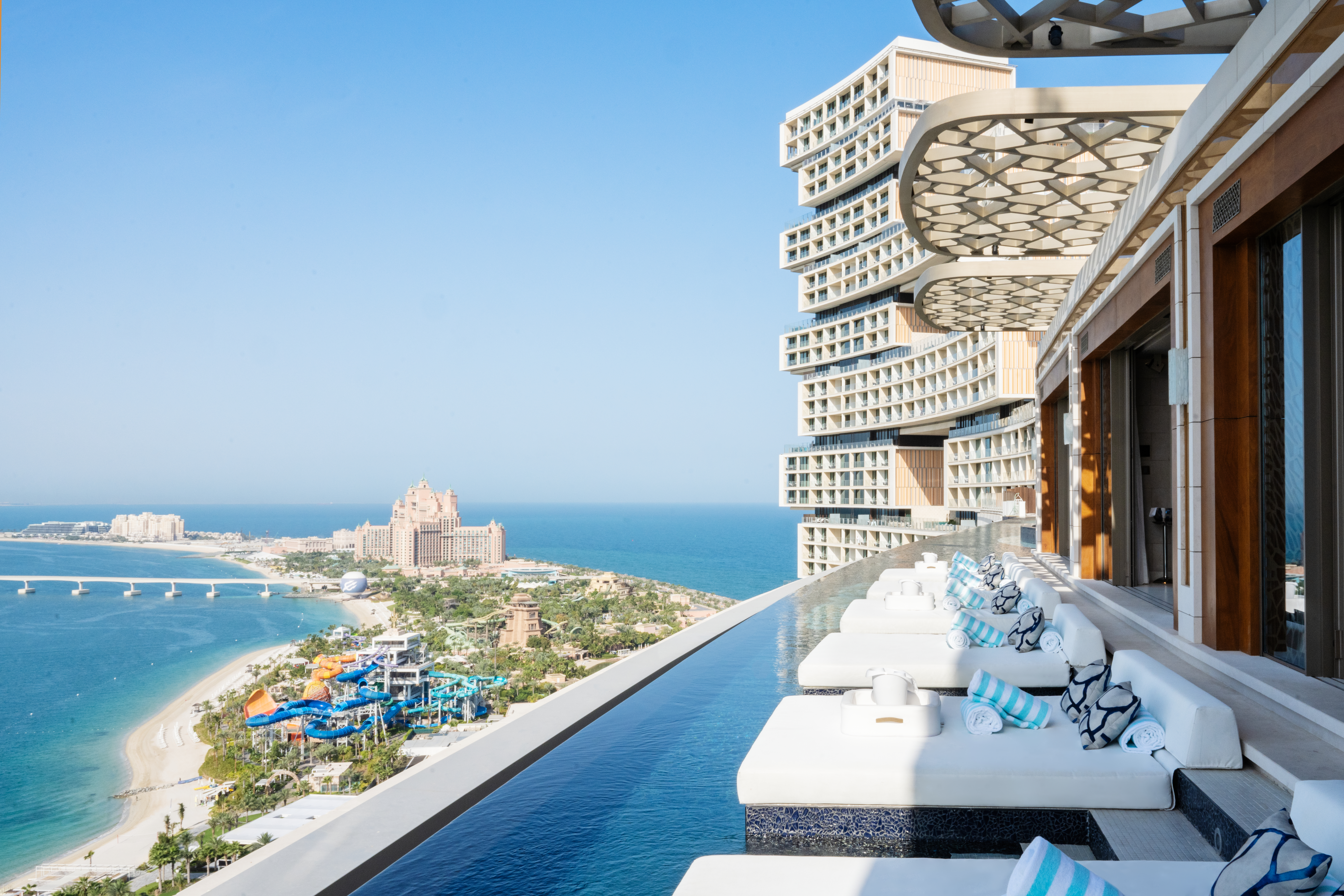 Dubai’s Newest Sky Pool, Cloud 22 At Atlantis The Royal Opens For ...