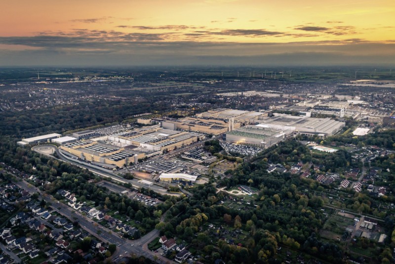 Mercedes-Benz prepara rede global de produção