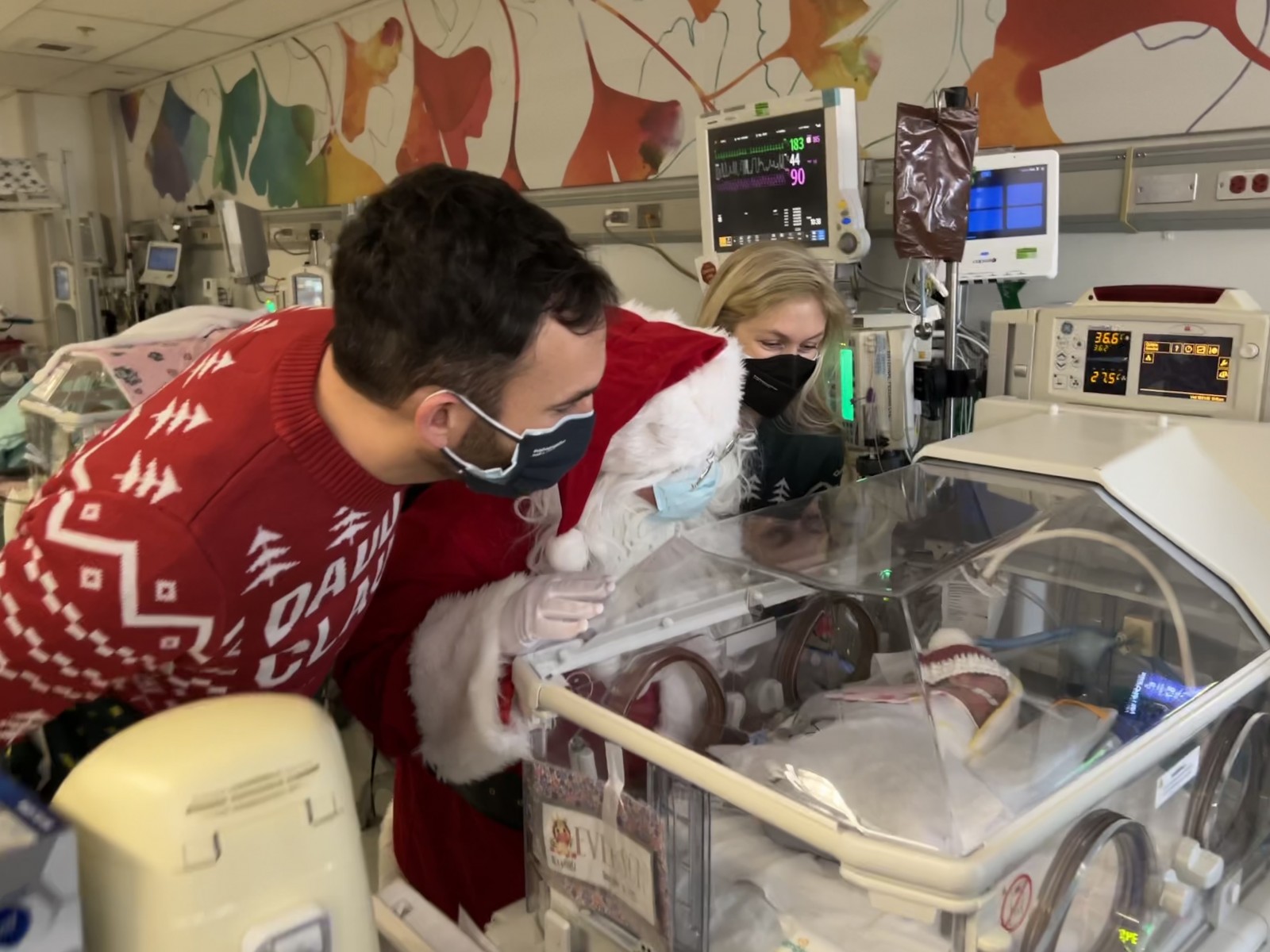 Santa Claus Pays Cheery Visit to Cedars-Sinai Patients