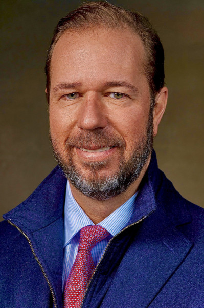 Cedars-Sinai Amplía el Uso de Nueva Microcirugía Asistida por Robot