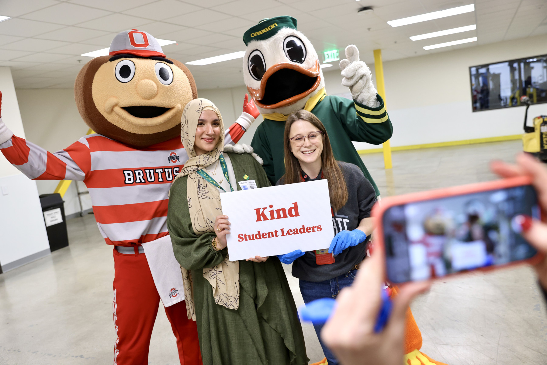 Buckeyes volunteer for Rose Bowl service project