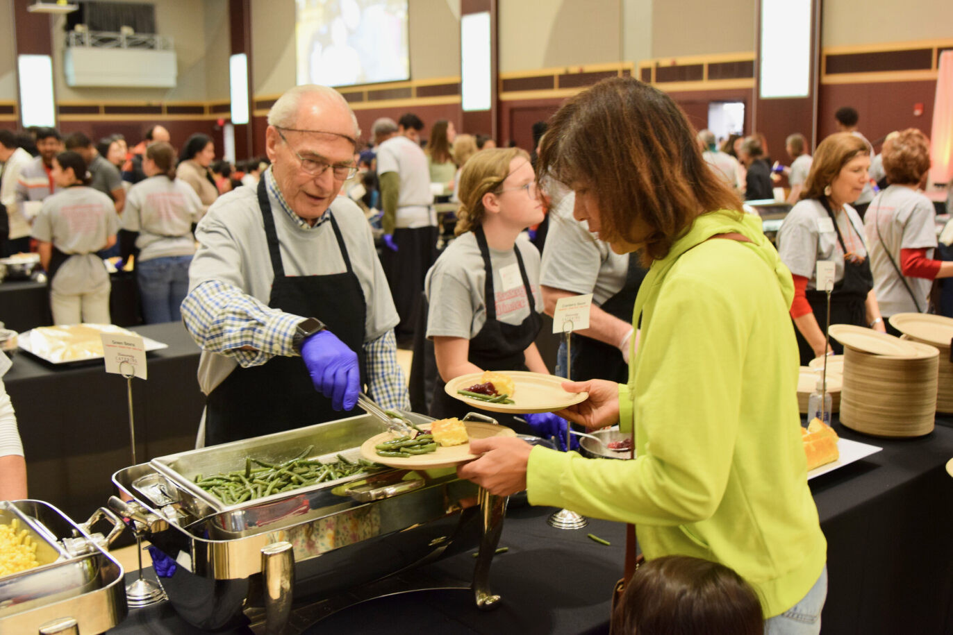 University community celebrates annual Thanksgiving Dinner