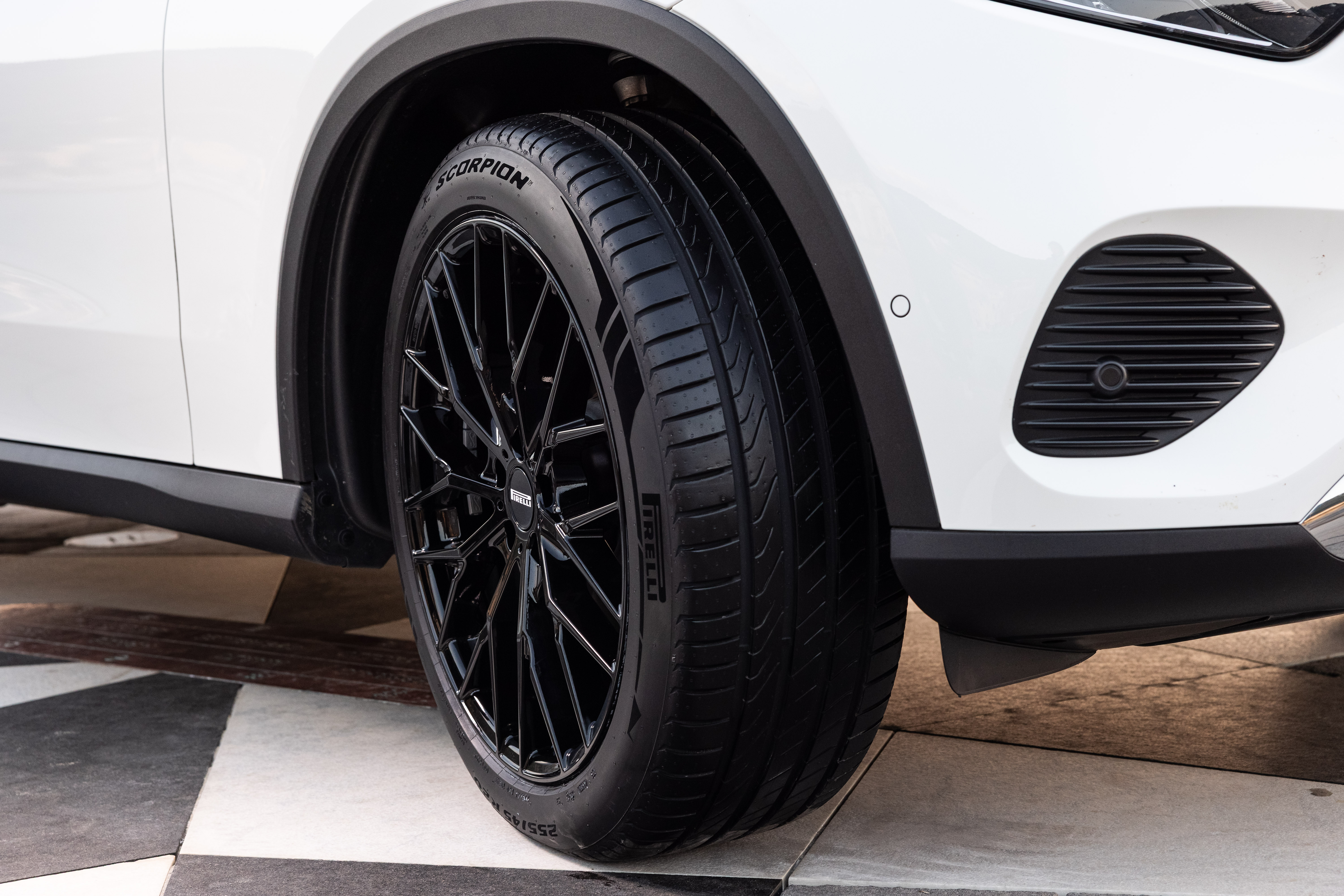 PIRELLI LAUNCHES THIRD GENERATION OF THE SCORPION TYRE, DESIGNED FOR SUVs