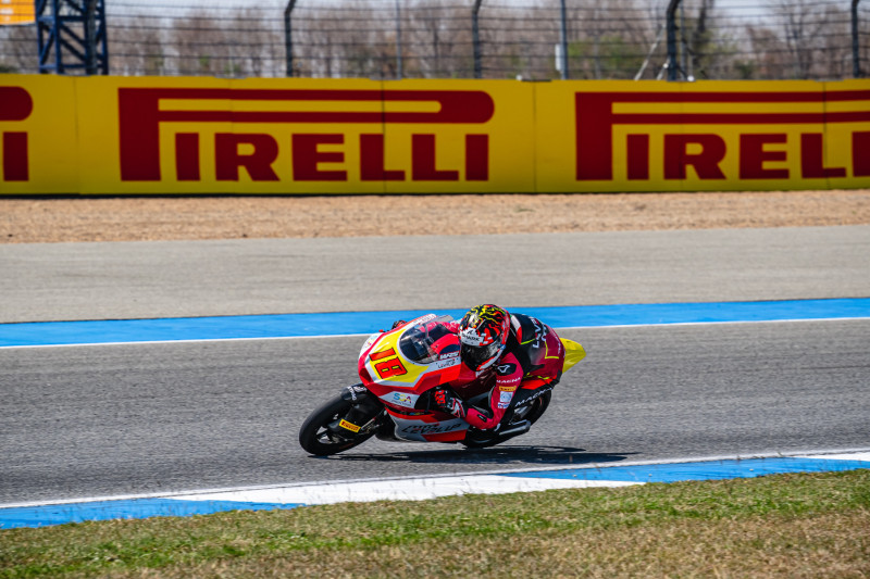 Gonzalez and Bertelle on pole for the first Moto2™ and Moto3™ races of ...