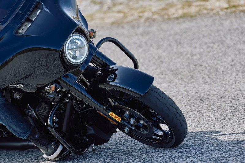Pirelli unveils two new motorcycle tyres for 2025: DIABLO POWERCRUISER ...