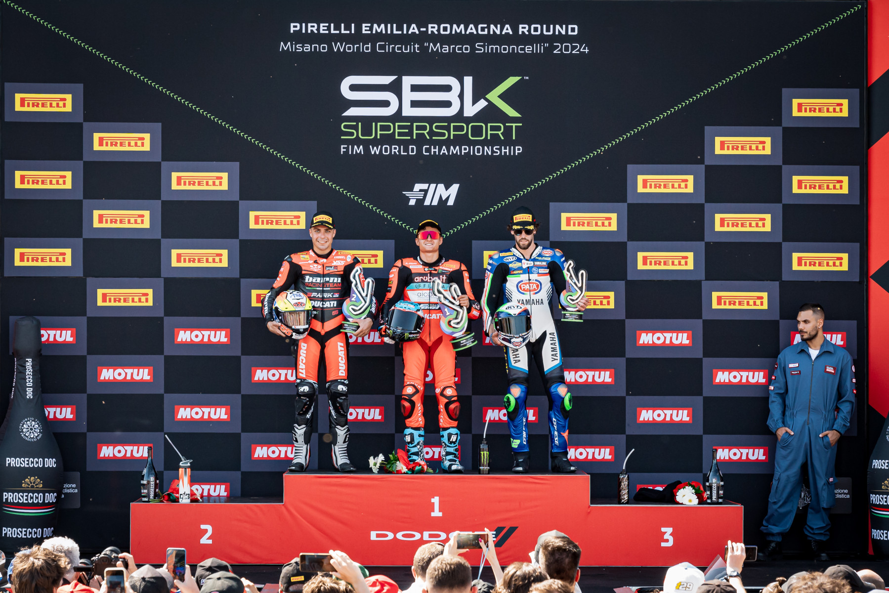 Standard Pirelli tyres for pole position, record lap and victory for ...