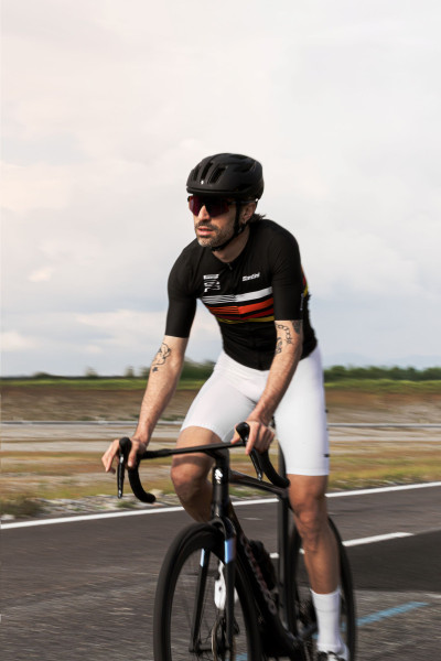 SANTINI CYCLING AND PIRELLI DESIGN LAUNCH THE 2025 “SPORT CLUB ...