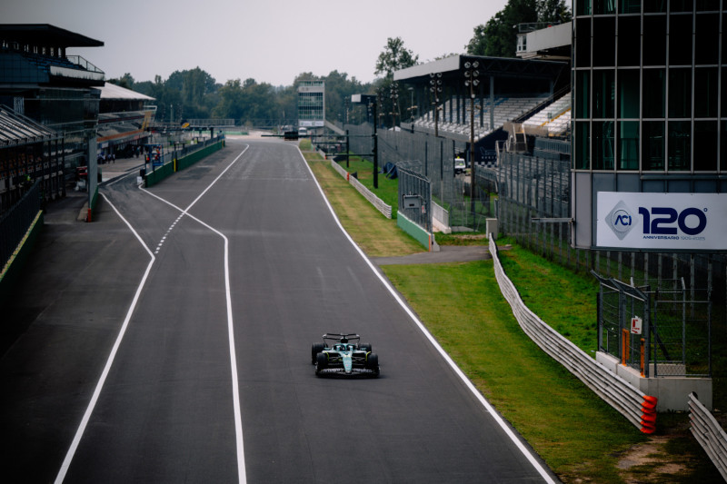 Four teams on track in Monza with Pirelli to test 2026 compounds