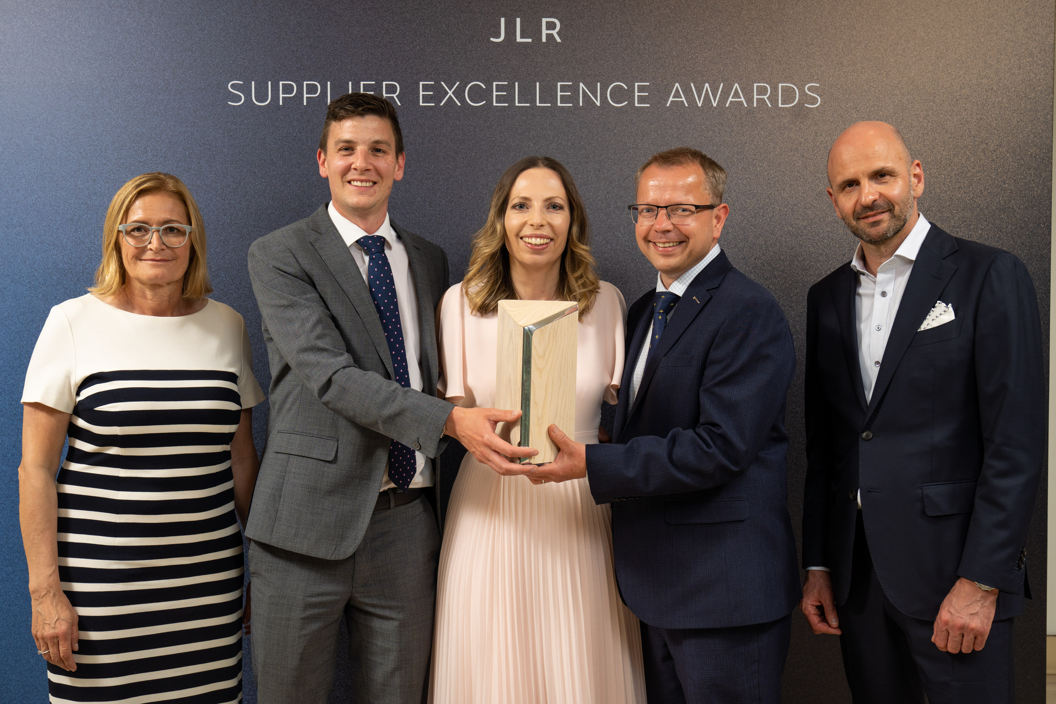 PIRELLI WINS JAGUAR LAND ROVER ‘SUPPLIER OF EXCELLENCE’ AWARD