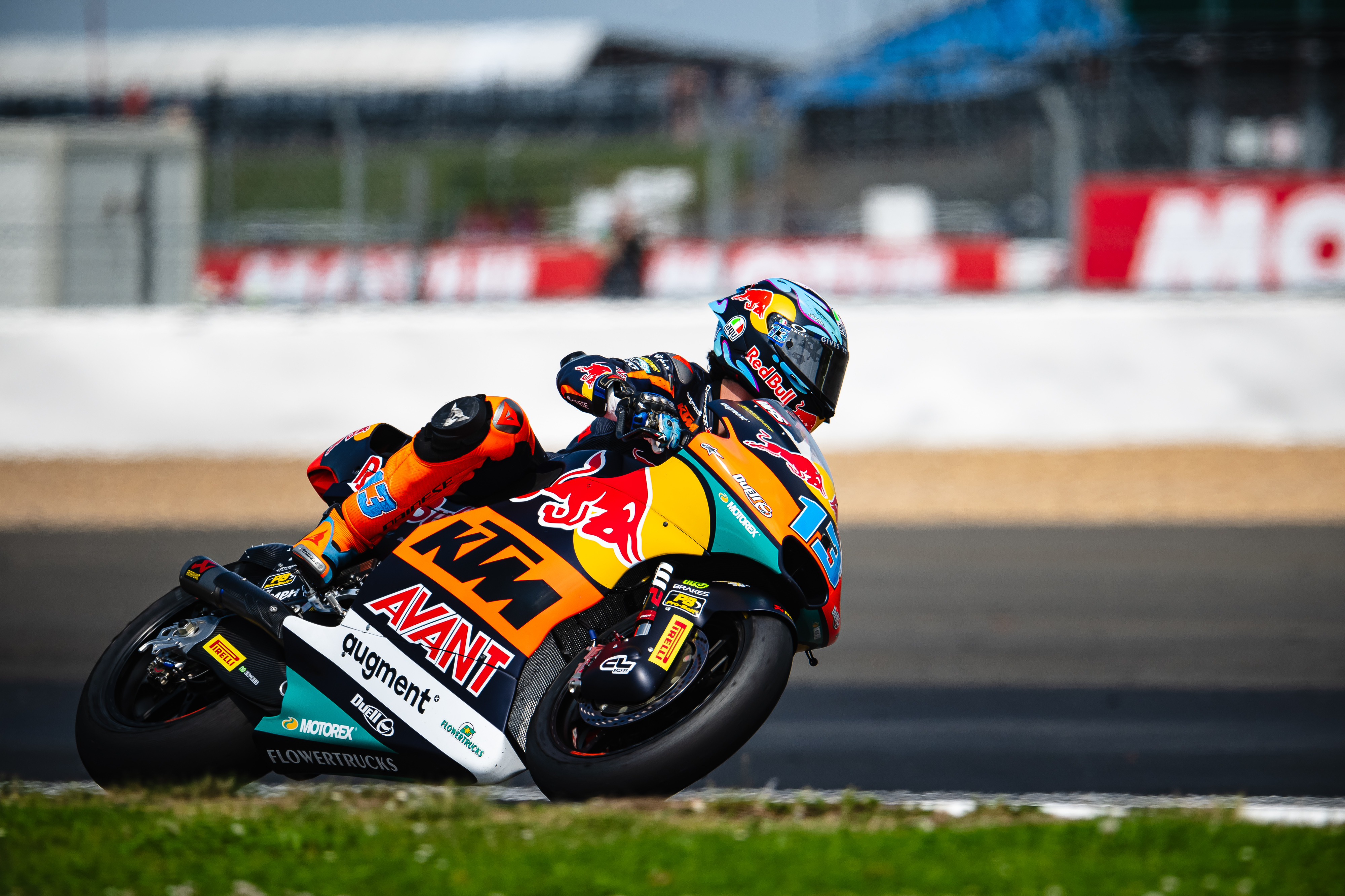Fastest ever Moto2™ and Moto3™ races at Silverstone with Pirelli