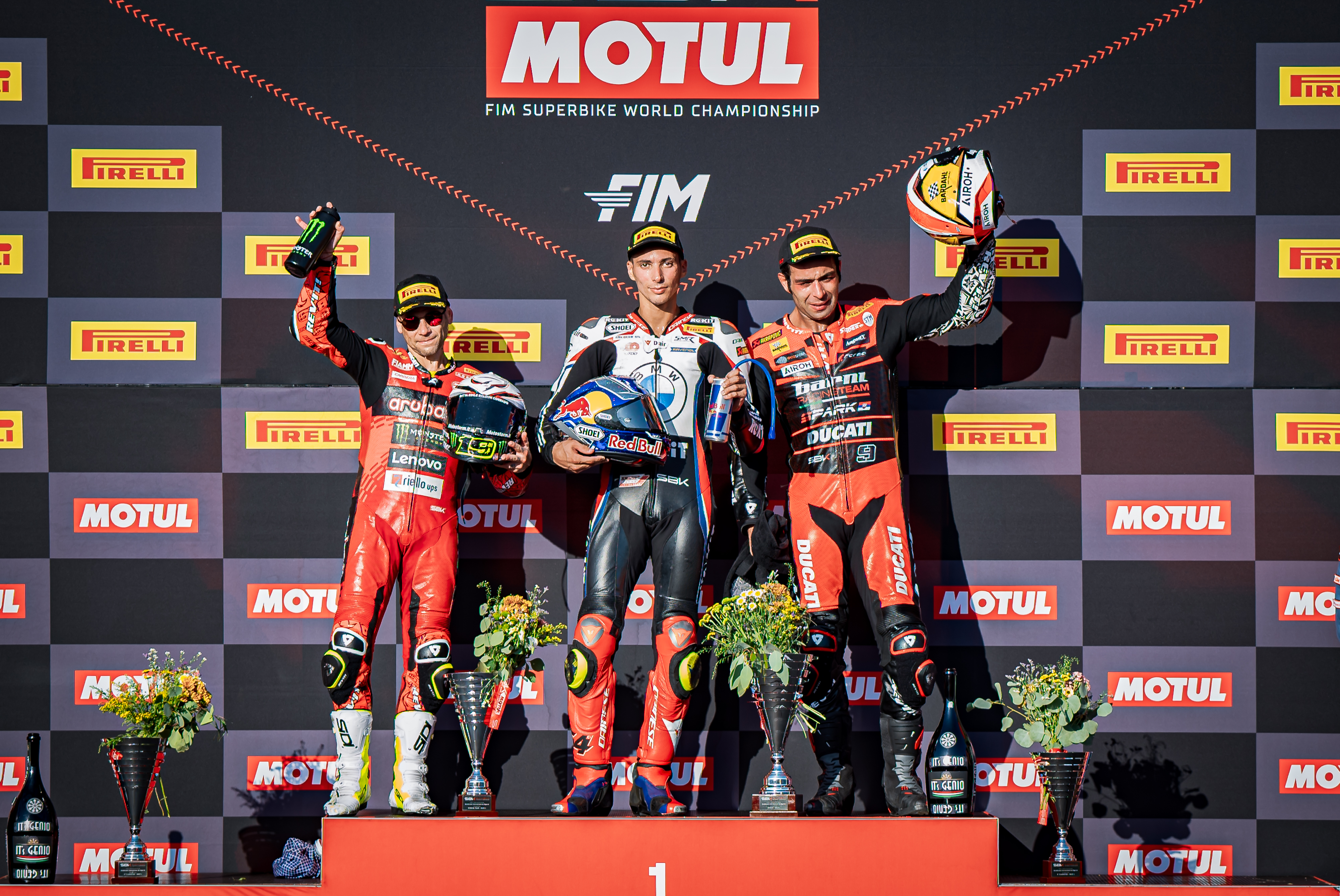 With the new Pirelli SC0, Razgatlioğlu takes Race 1