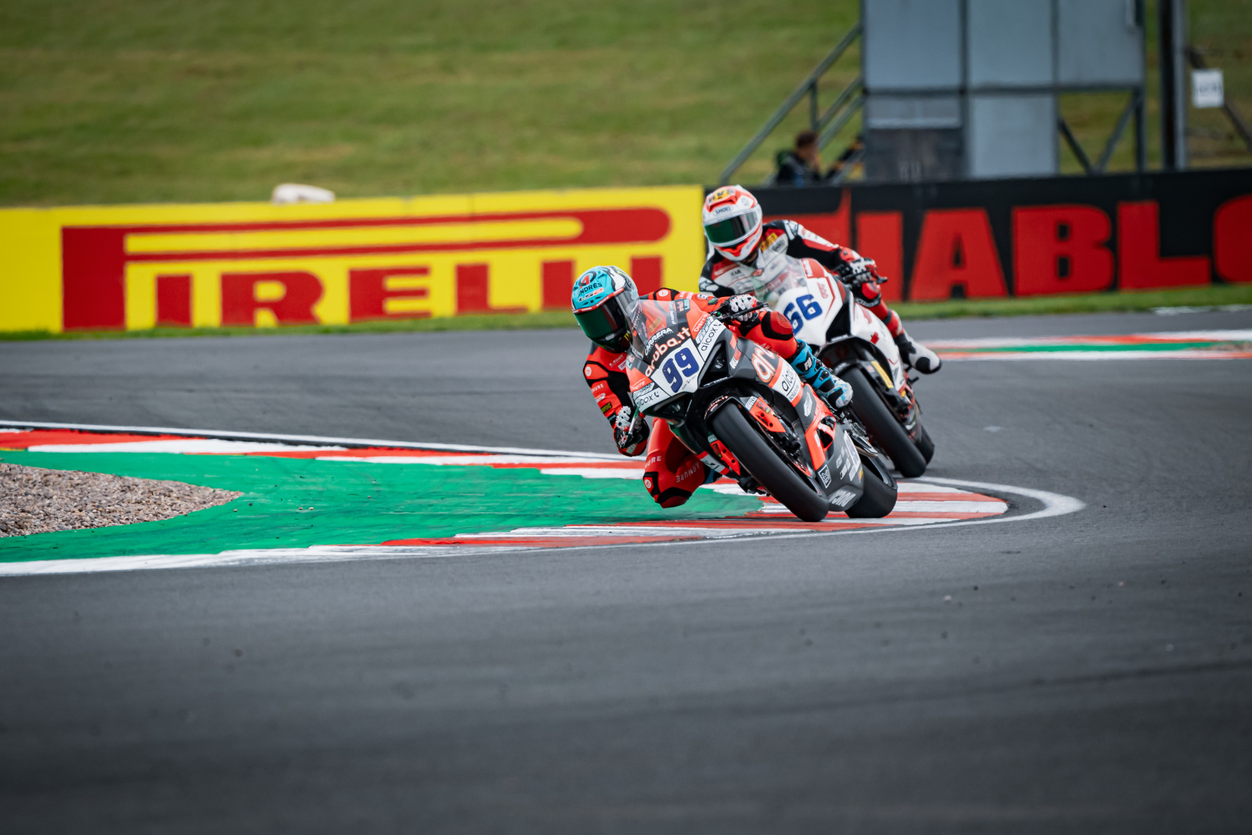 Razgatlioğlu is uncatchable in Race 1 with standard SC0, Huertas wins ...