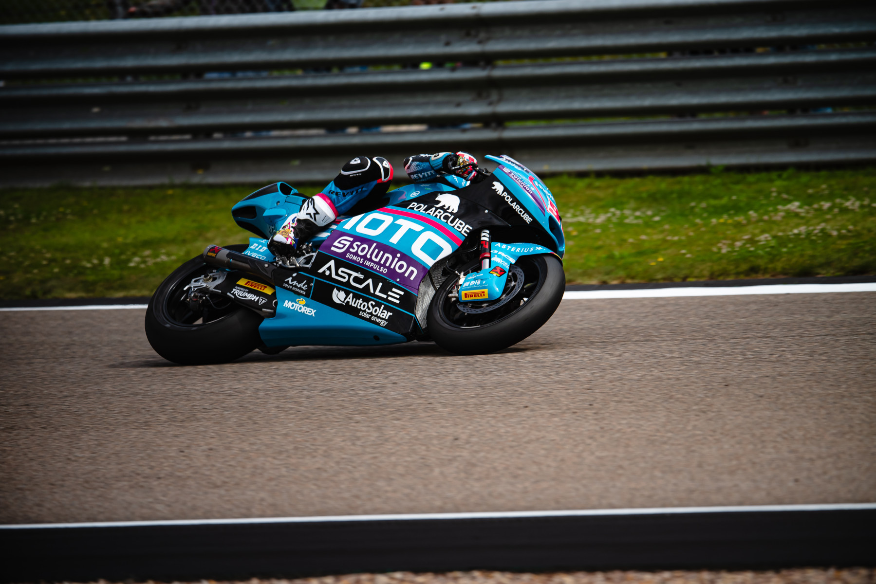 Aldeguer wins in Moto2™ with the new Pirelli rear tyre, Alonso is back ...